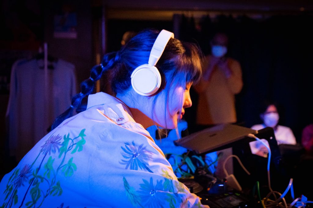 日本と韓国にルーツを持つYonYon がEPに込めた思い。 | ガールフイナム